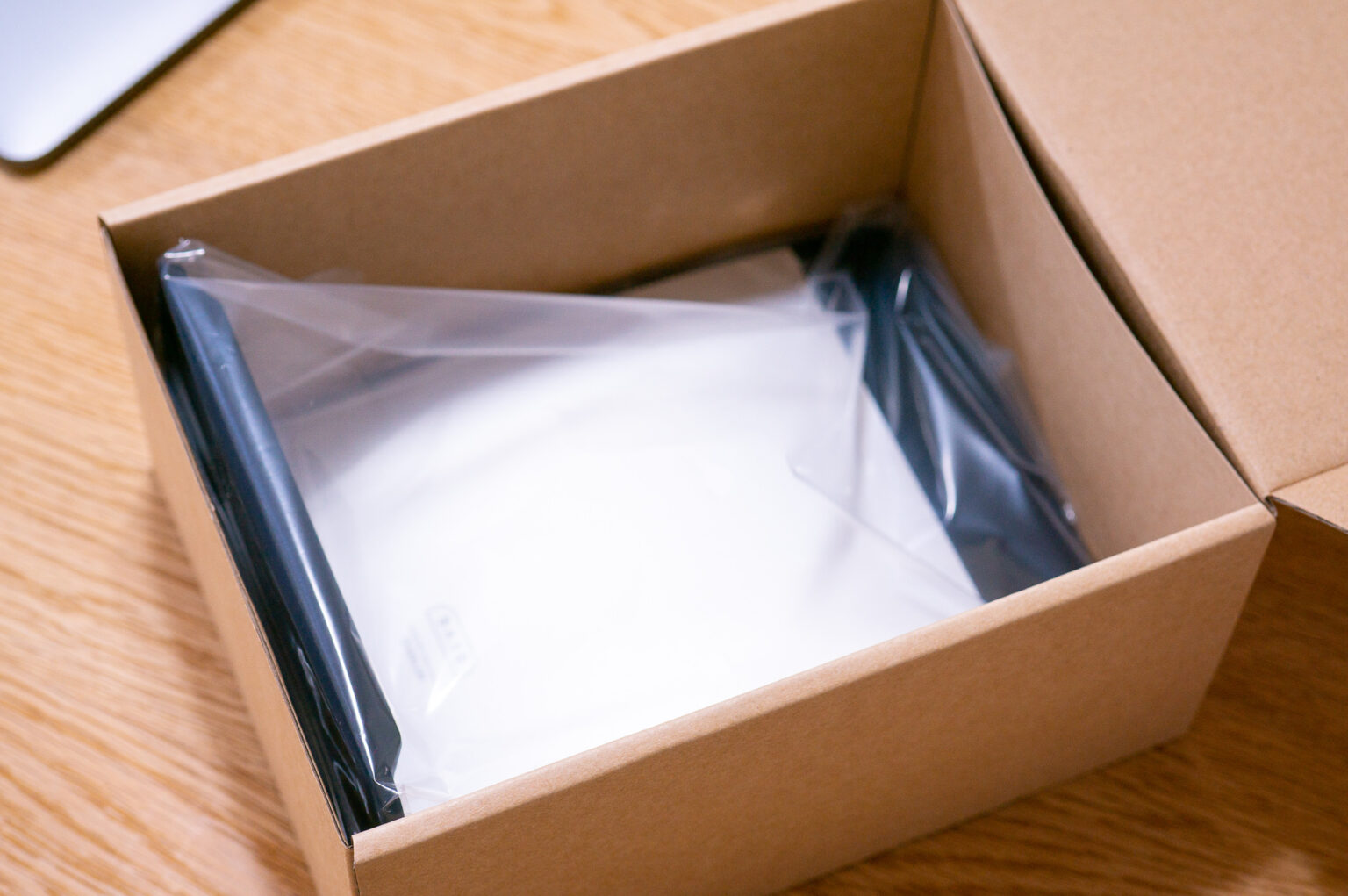 12.9インチのiPad Proでも超安定！キングジムのシンプルなノートPCスタンド「BASE BS03」をレビュー！ | MAKKYON WEB