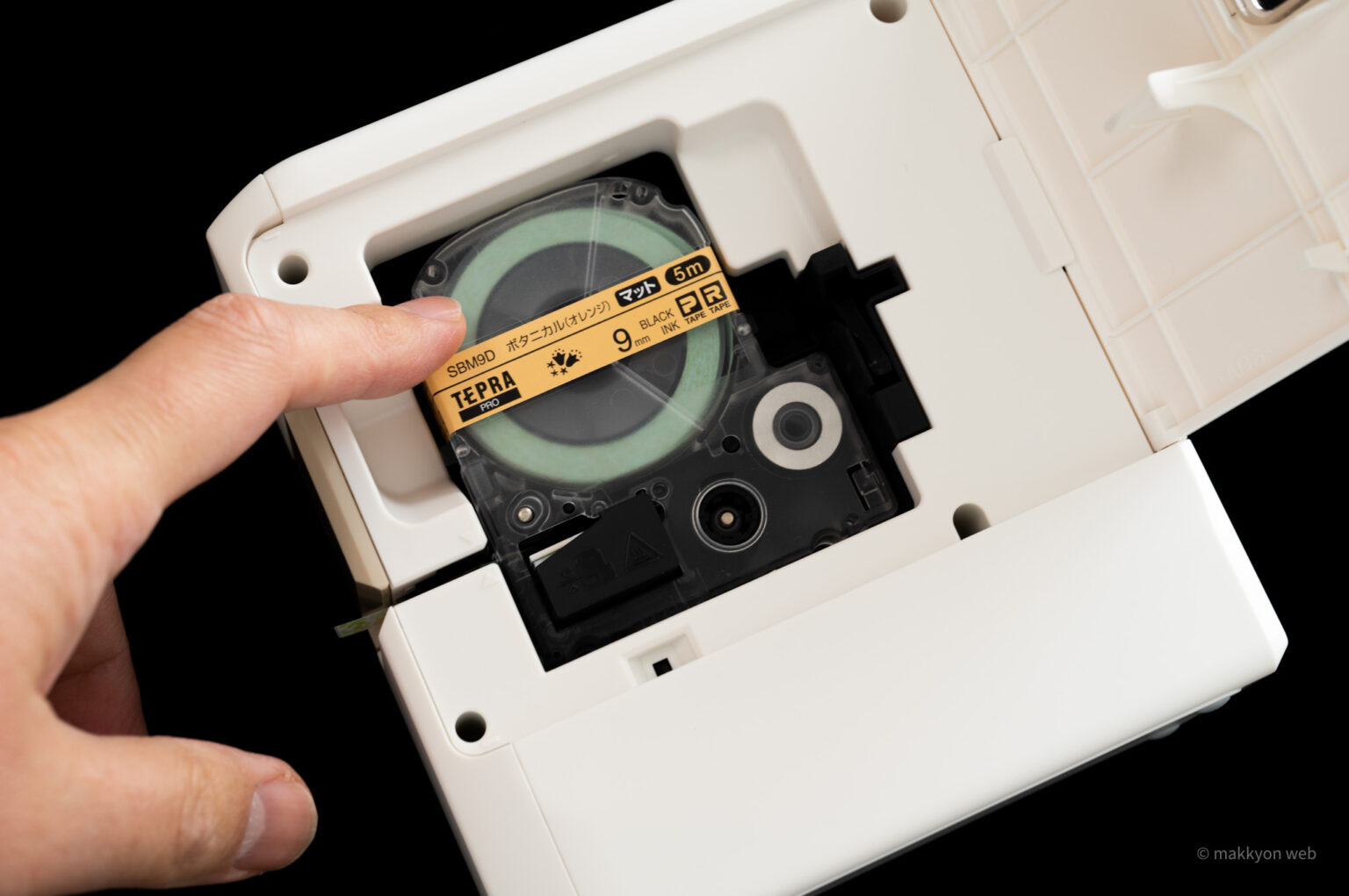 iPhoneやAndroidから18mm幅のテプラをワイヤレス出力！／ラベルライター「テプラ」PRO SR-R2500Pをレビュー | MAKKYON WEB