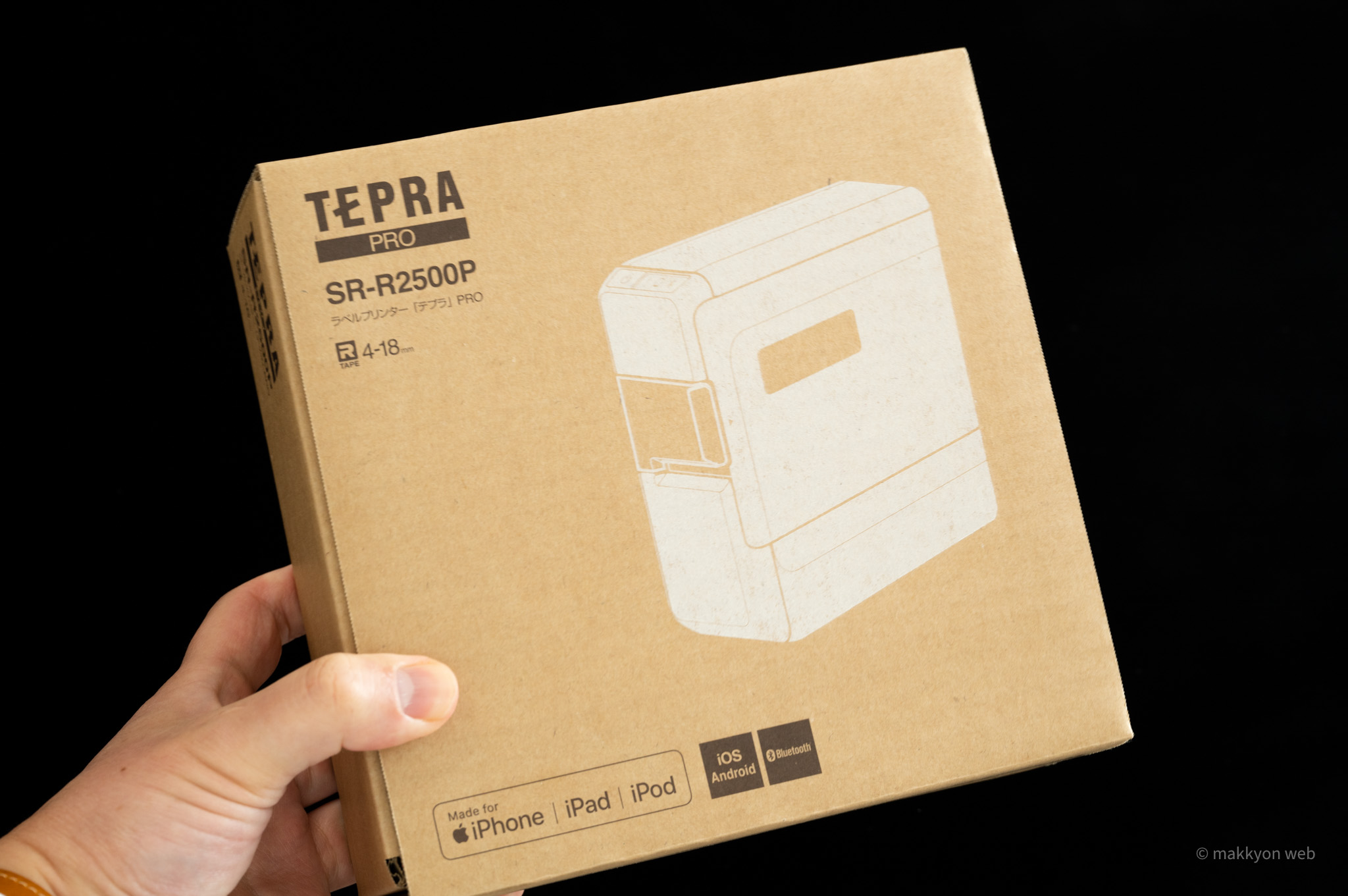 iPhoneやAndroidから18mm幅のテプラをワイヤレス出力！／ラベルライター「テプラ」PRO SR-R2500Pをレビュー | MAKKYON WEB