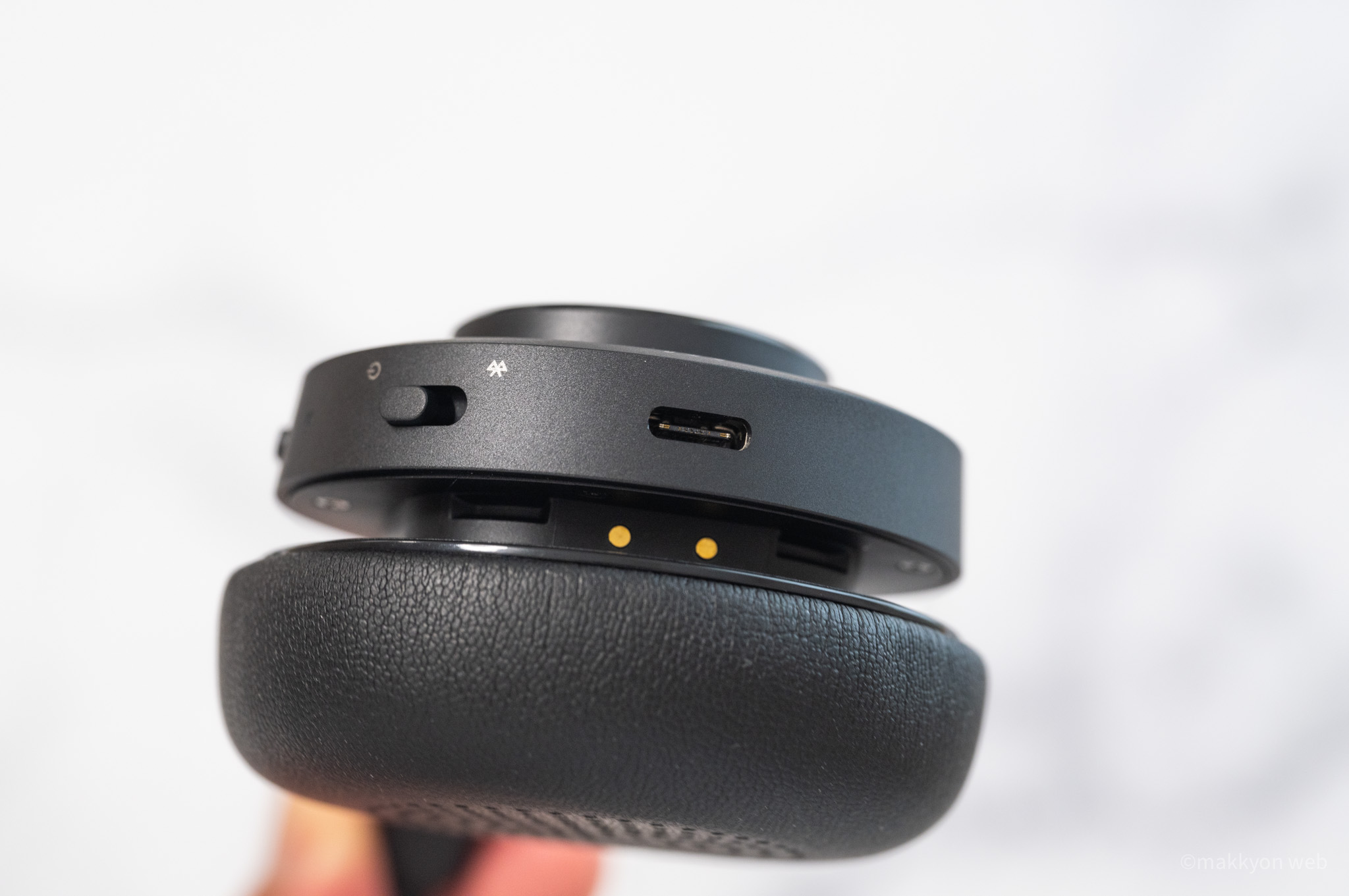 片耳タイプのワイヤレスヘッドセットで、USBアダプタ＆充電スタンド付き！／AnkerWork H300 Mono Headset ...