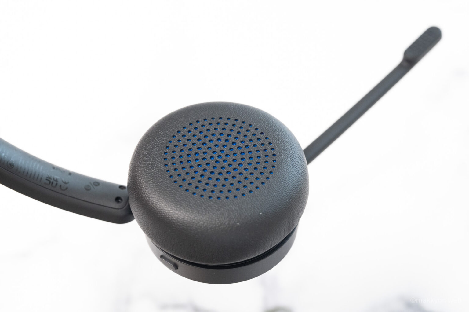 片耳タイプのワイヤレスヘッドセットで、USBアダプタ＆充電スタンド付き！／AnkerWork H300 Mono Headset ...