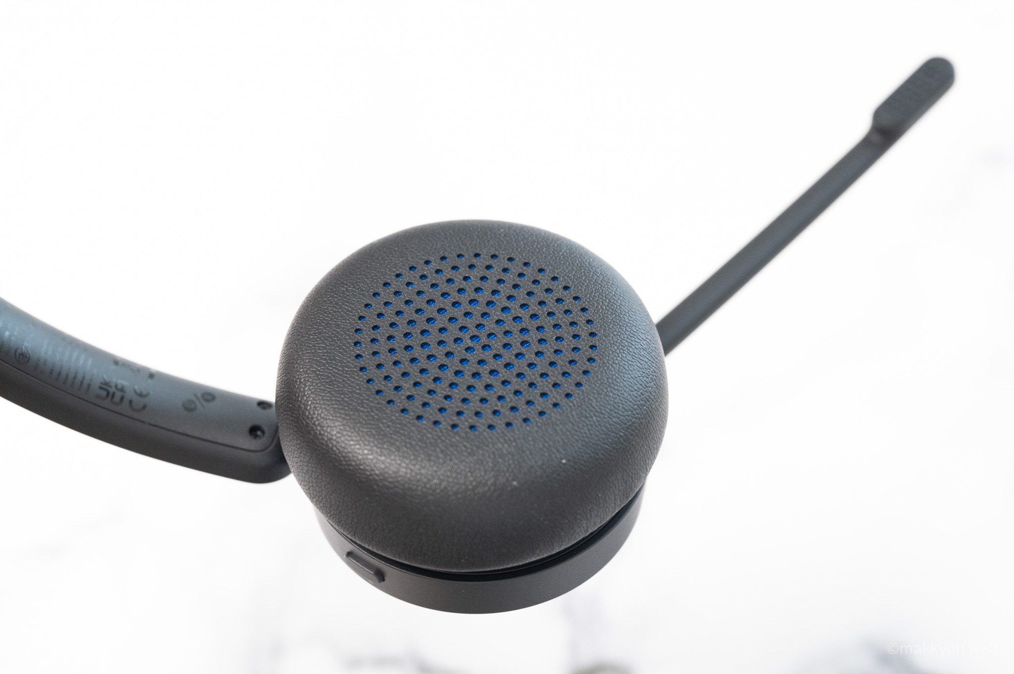 片耳タイプのワイヤレスヘッドセットで、USBアダプタ＆充電スタンド付き！／AnkerWork H300 Mono Headset ...