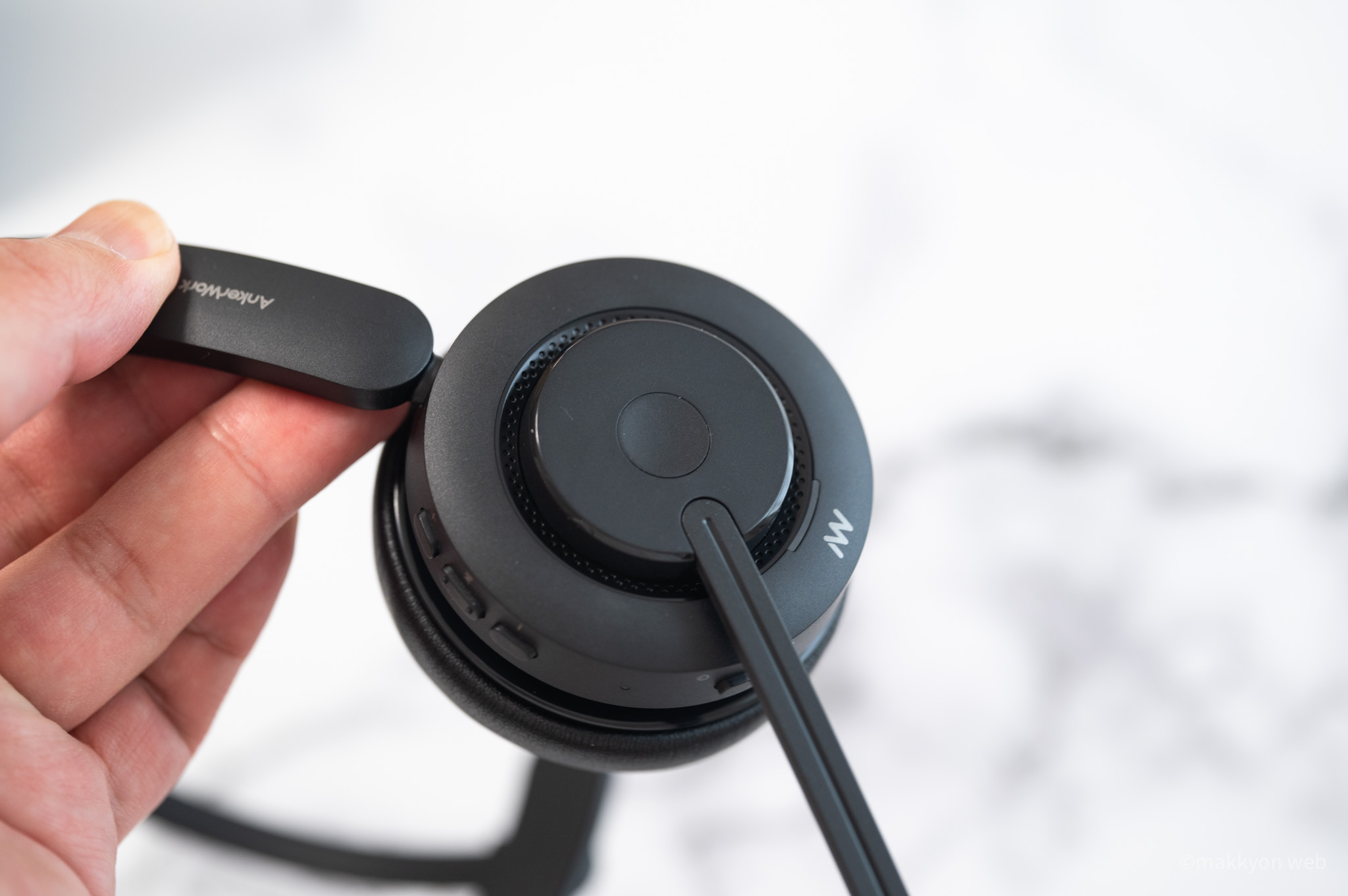 片耳タイプのワイヤレスヘッドセットで、USBアダプタ＆充電スタンド付き！／AnkerWork H300 Mono Headset ...