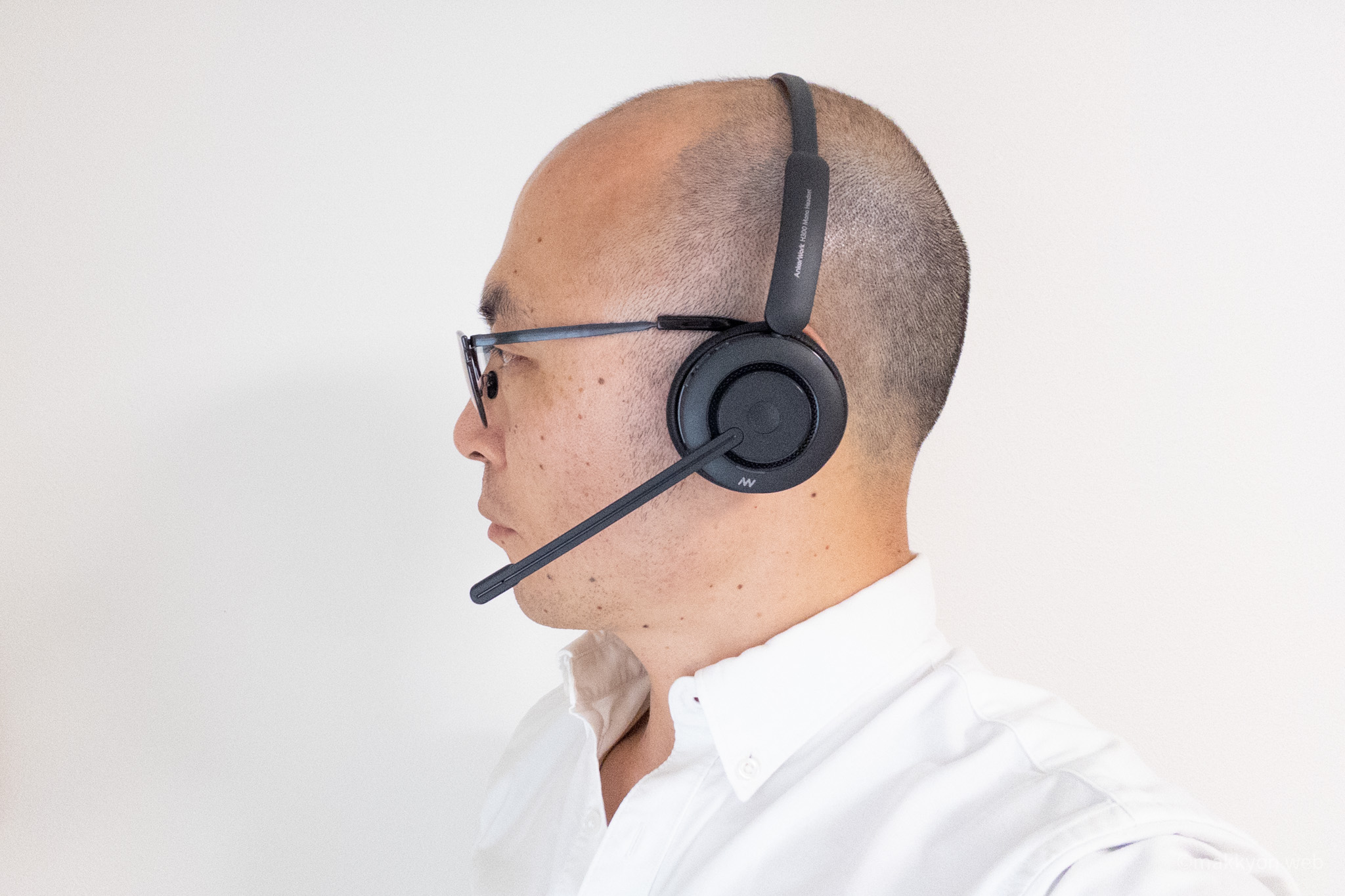 片耳タイプのワイヤレスヘッドセットで、USBアダプタ＆充電スタンド付き！／AnkerWork H300 Mono Headset ...