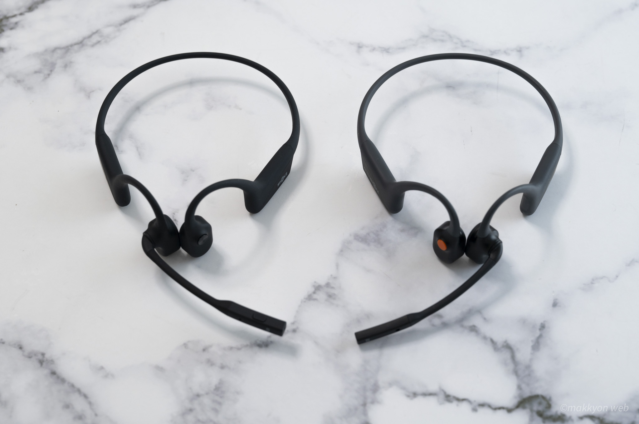 Shokz OpenComm2 UC レビュー／ベストセラーの骨伝導ヘッドセットがさらに進化、Bluetoothアダプター付属で安定通話 ...