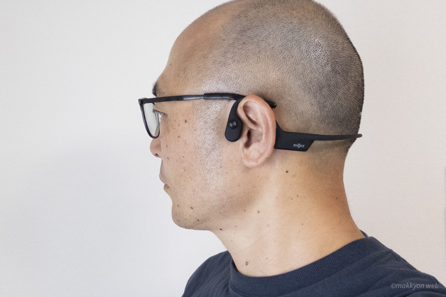 Shokz OpenComm2 UC レビュー／ベストセラーの骨伝導ヘッドセットがさらに進化、Bluetoothアダプター付属で安定通話 ...