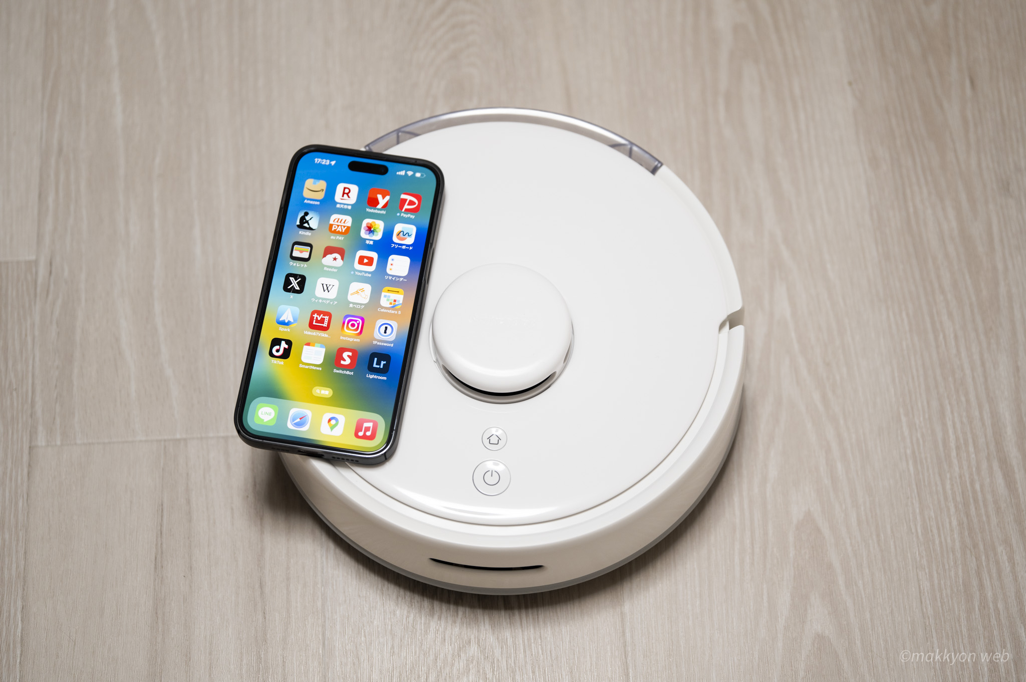 狭い家の中を効率的に掃除するSwitchbot ロボット掃除機K10＋は、世界最小級のコンパクトサイズ！ | MAKKYON WEB