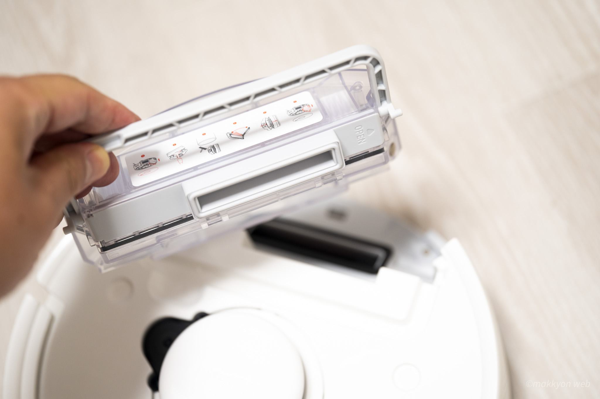 狭い家の中を効率的に掃除するSwitchbot ロボット掃除機K10＋は、世界最小級のコンパクトサイズ！ | MAKKYON WEB