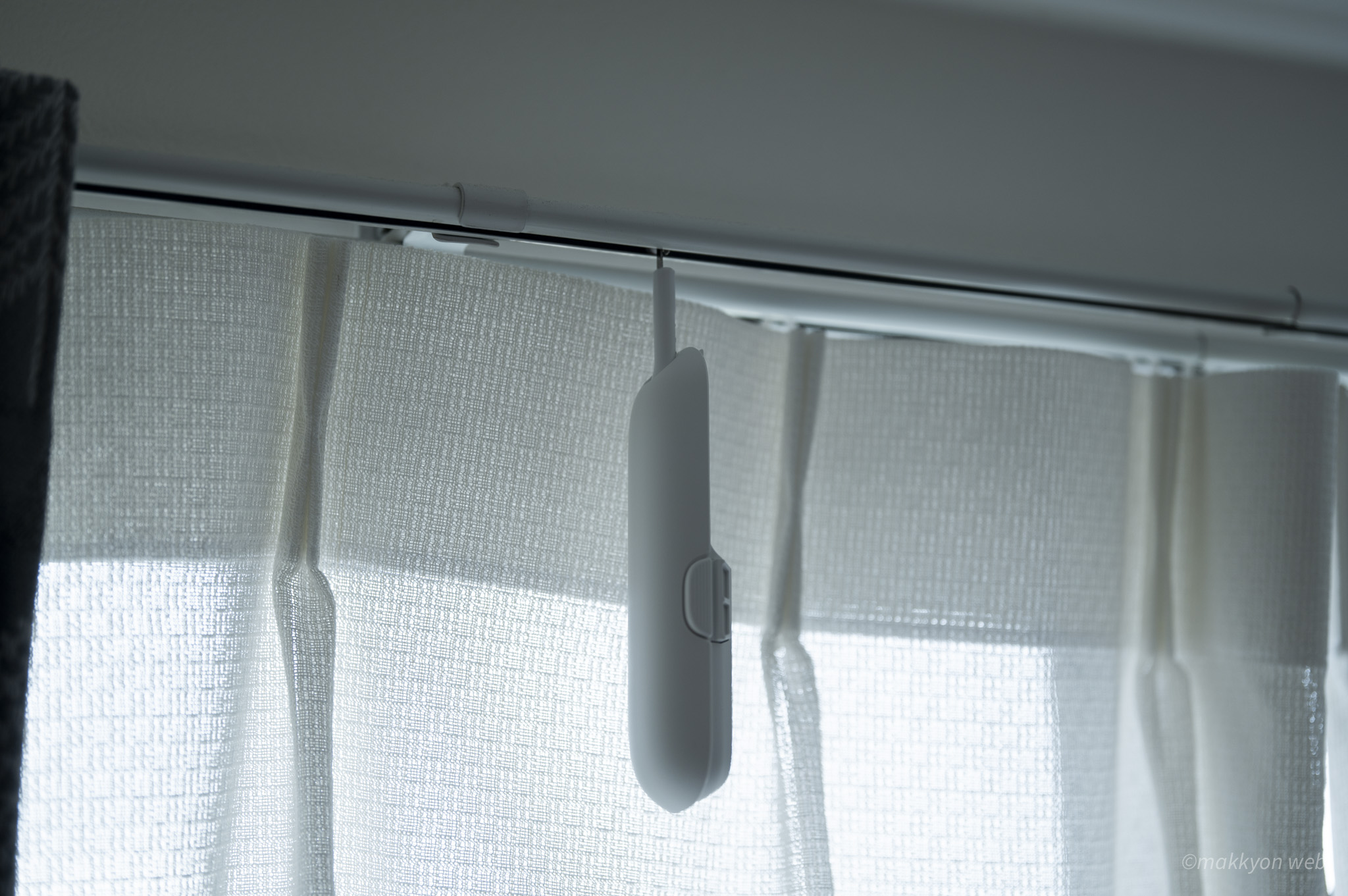 スマートカーテンなのにほぼ無音？SwitchBot カーテン 第3世代に買い替えてみました、設置方法まで完全解説！快適な目覚めならこれです | MAKKYON WEB