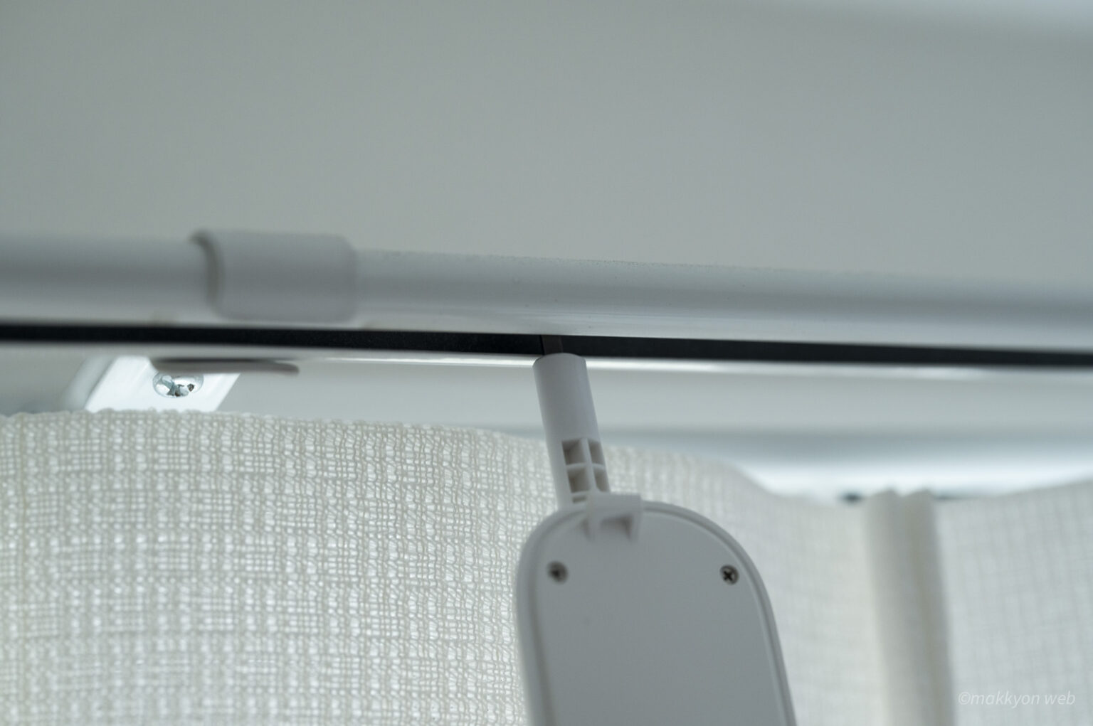 スマートカーテンなのにほぼ無音？SwitchBot カーテン 第3世代に買い替えてみました、設置方法まで完全解説！快適な目覚めならこれです | MAKKYON WEB