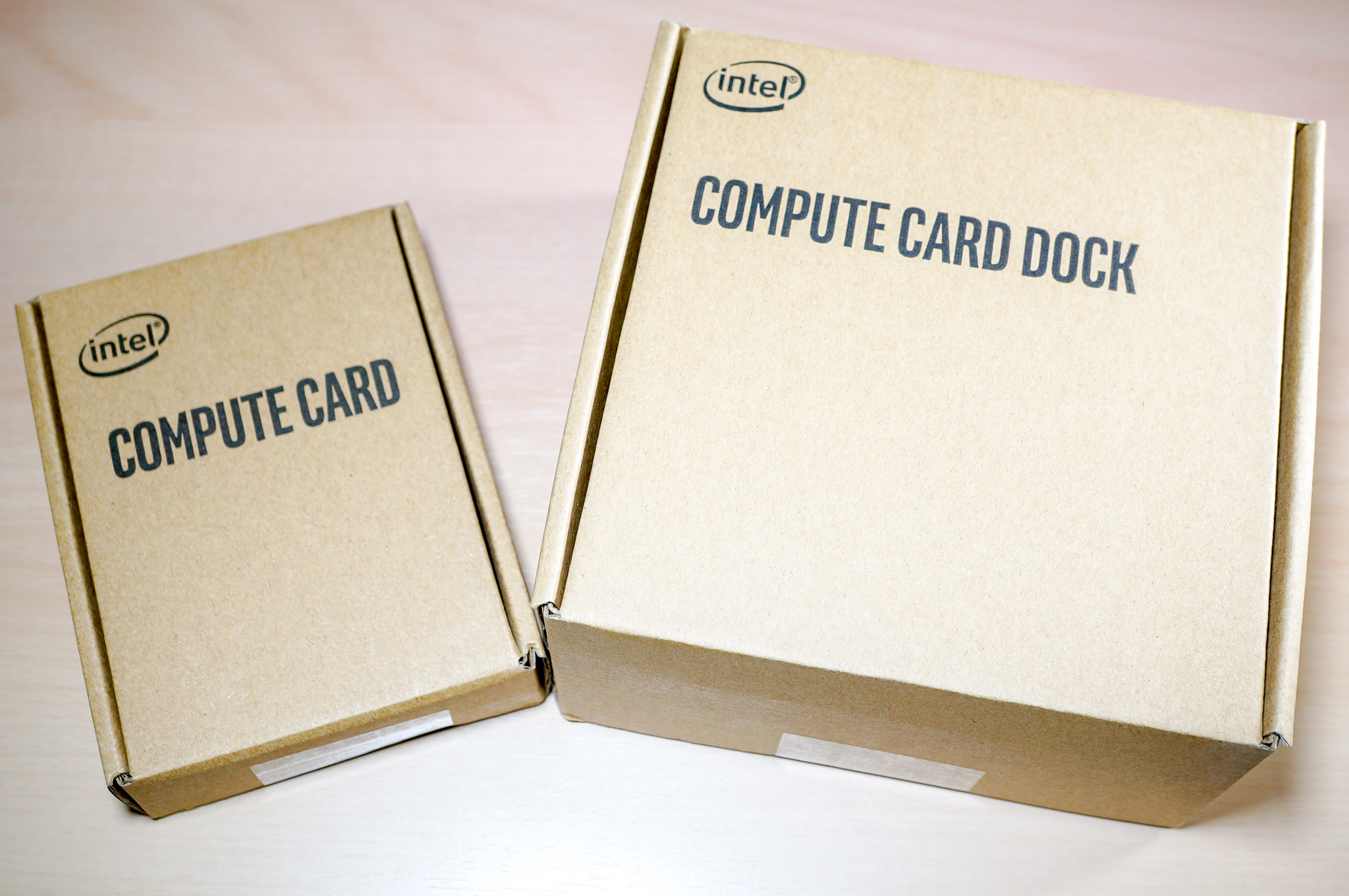 財布に入る驚愕のカード型PC！これは未来？Intel Compute Card & Dockを購入レビュー！ | MAKKYON WEB