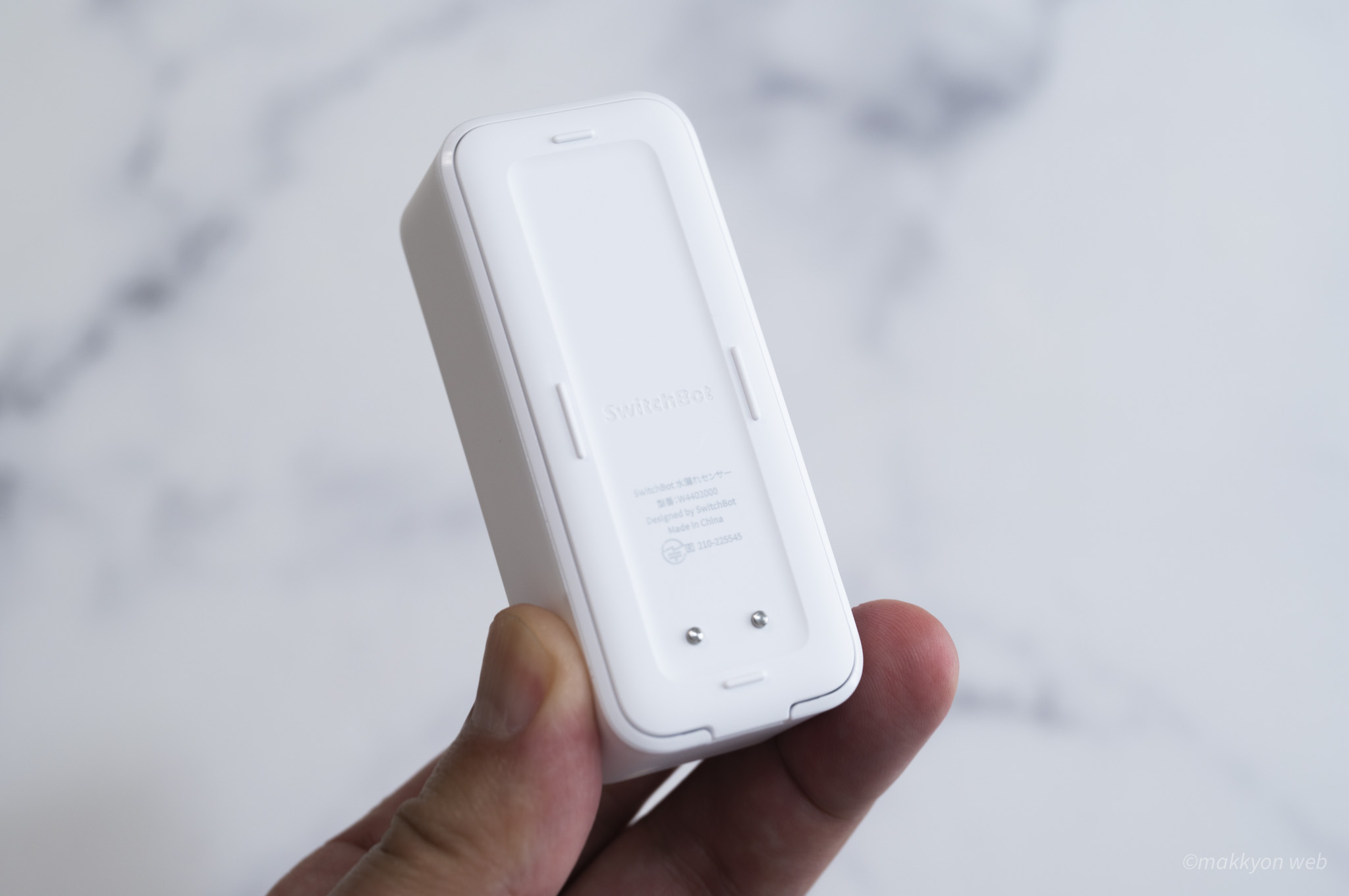 洗濯機で水漏れ発生！水漏れを感知する賢いIoTデバイス、SwitchBot 水漏れセンサーをレビューします。ハブは不要です。 | MAKKYON WEB