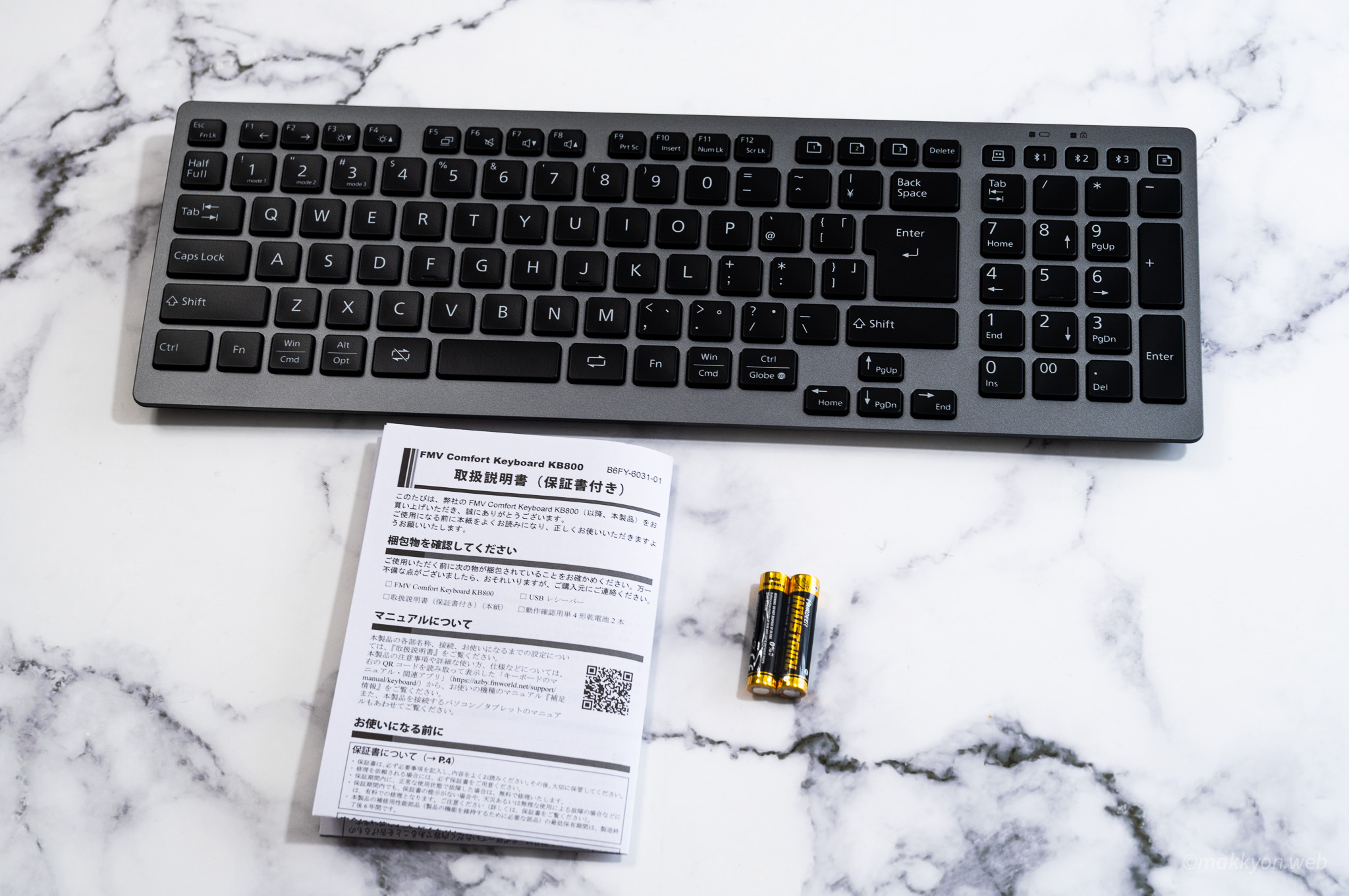 富士通の静音ワイヤレスキーボード！マルチデバイスで4台まで繋げるFMV Comfort Keyboard KB800をレビューします | MAKKYON WEB