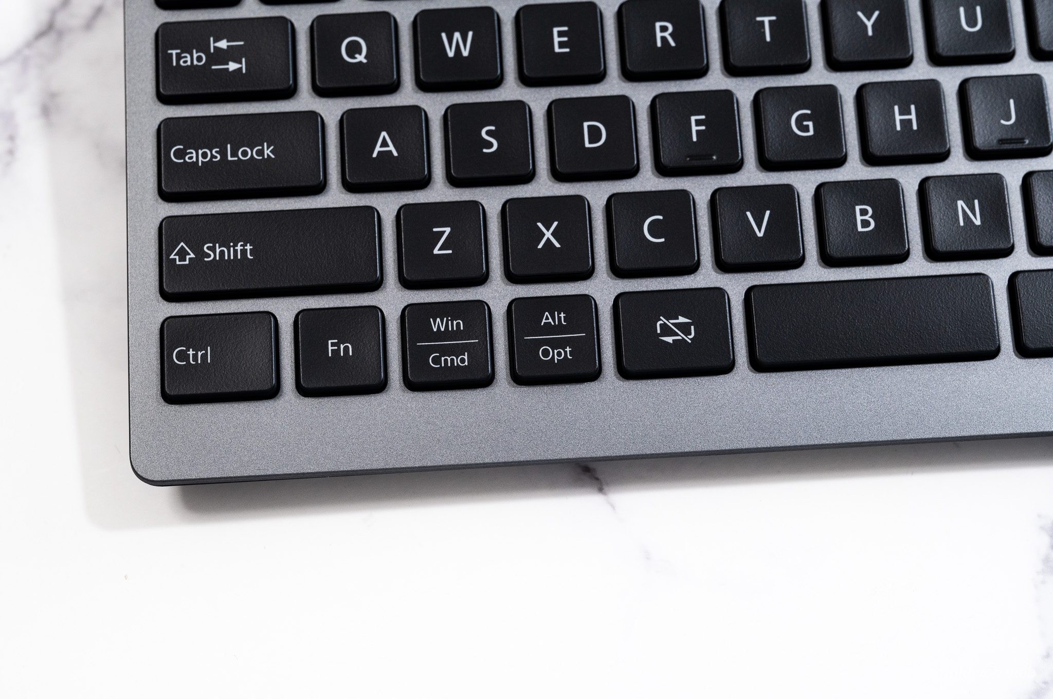 富士通の静音ワイヤレスキーボード！マルチデバイスで4台まで繋げるFMV Comfort Keyboard KB800をレビューします ...