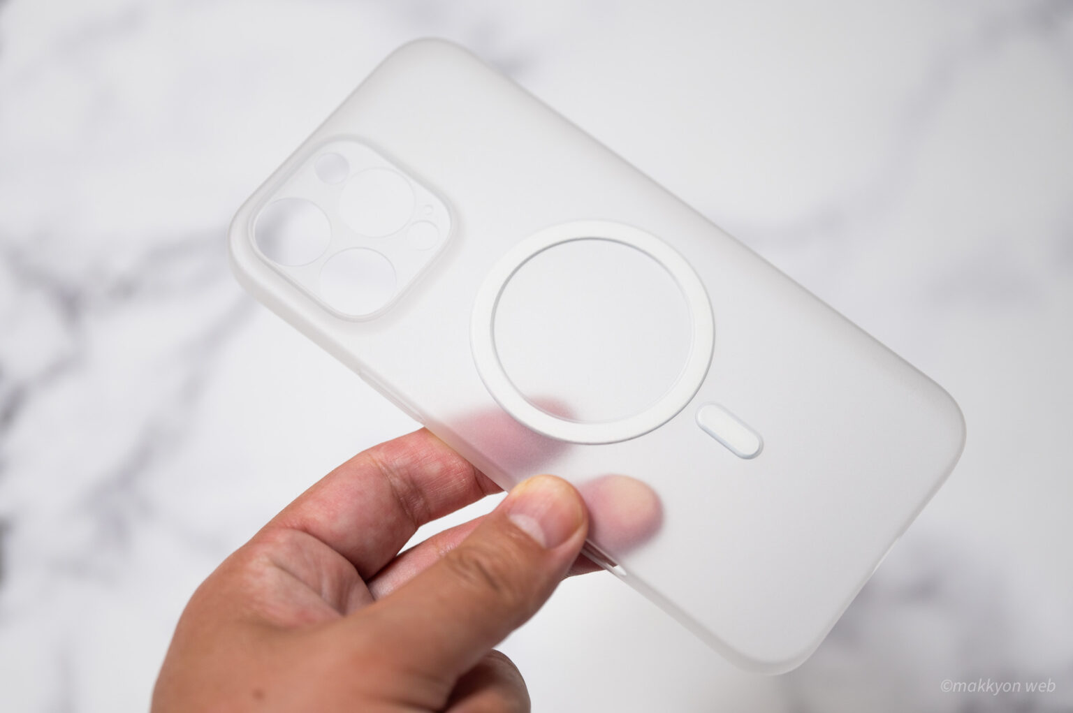 その軽さなんと12.5g！iPhoneを極薄3mmでカバーする、超軽量なmemumiのMagSafe対応ケース | MAKKYON WEB
