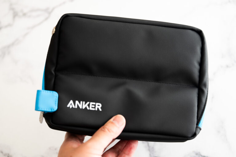 コクヨ共同開発！カバンに常備したいAnker Smart Pouchは、ガジェットポーチの新たなスタンダード | MAKKYON WEB